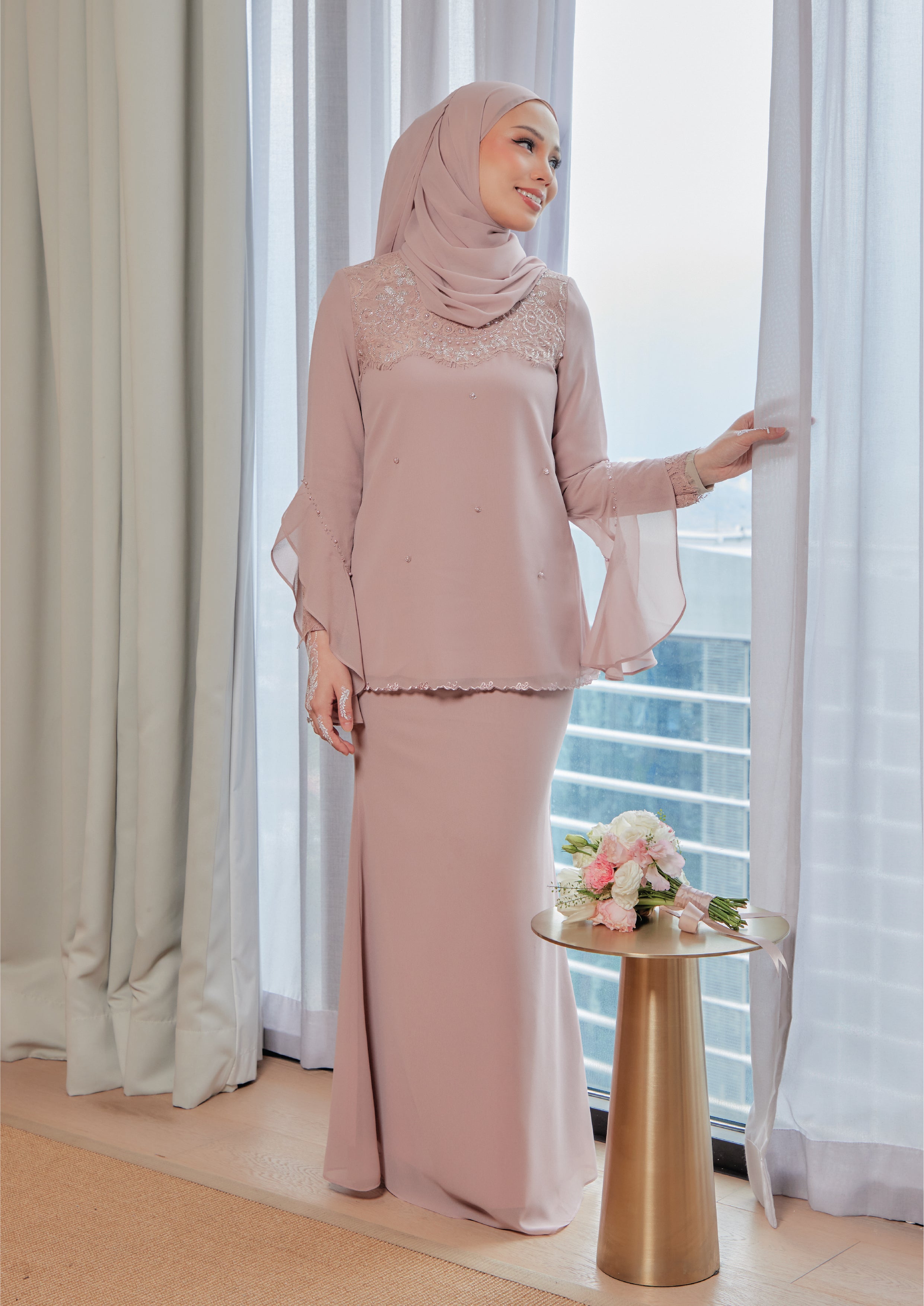 Fiancée Mauve – MINIMALACE