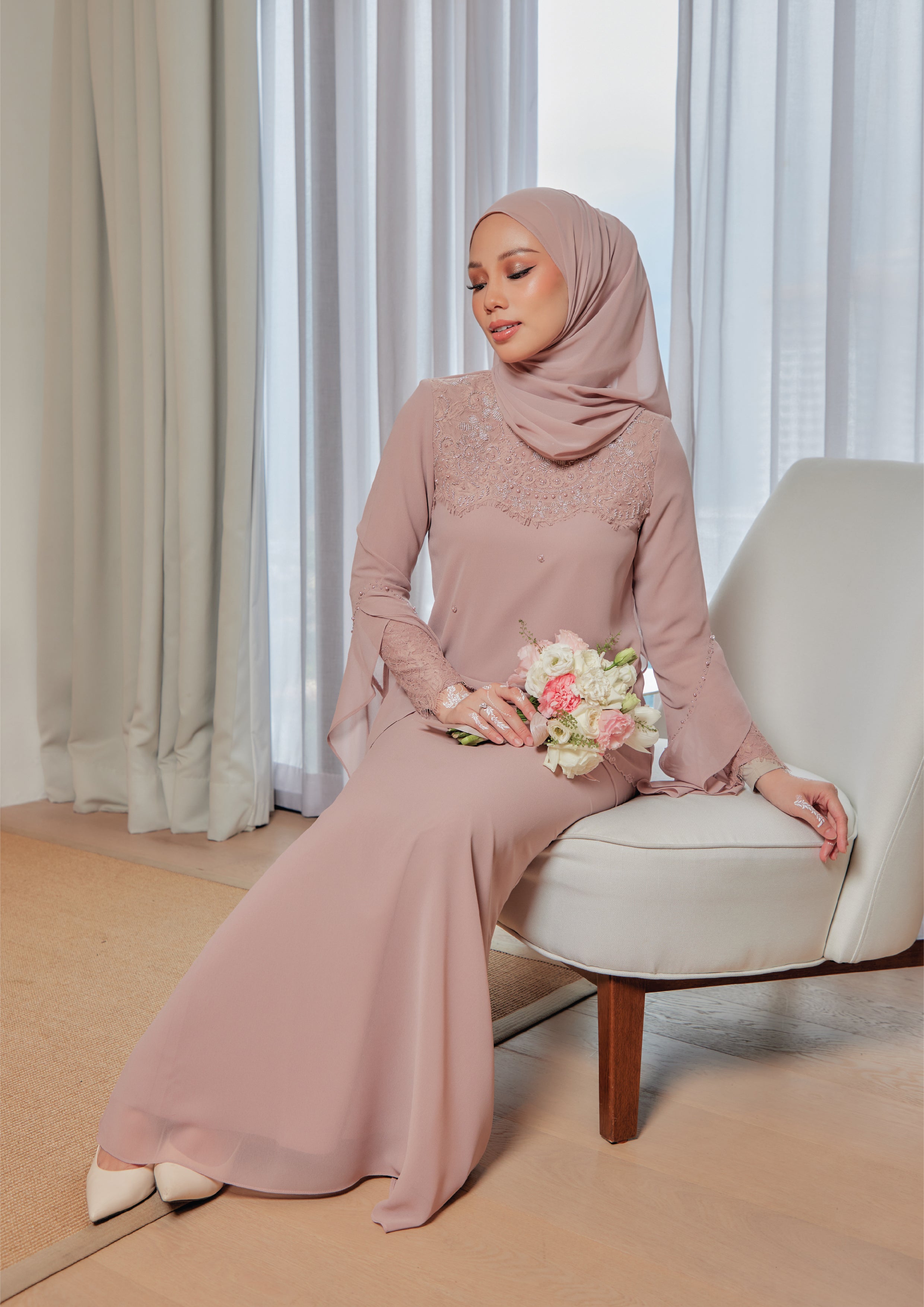 Fiancée Mauve – MINIMALACE