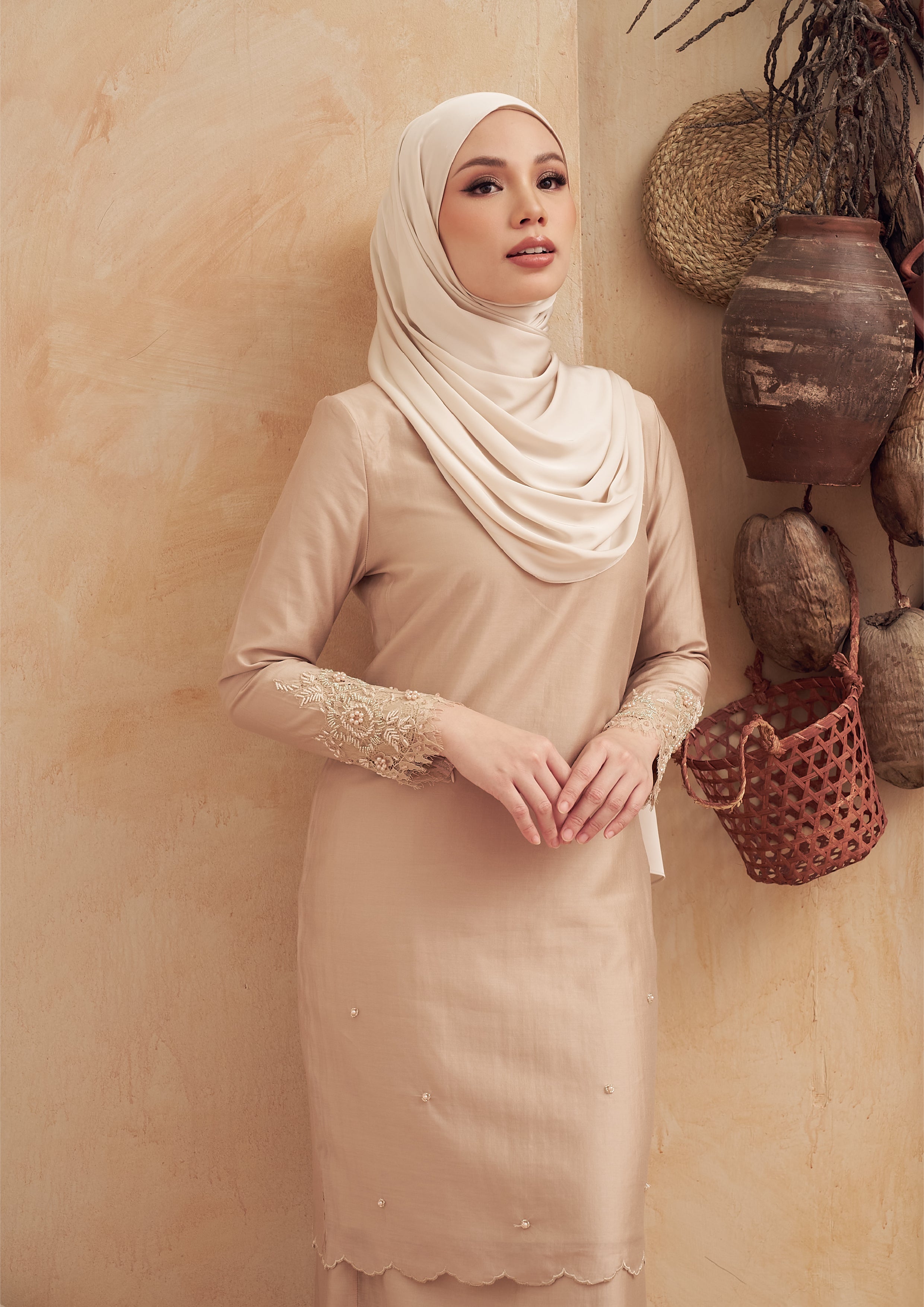 Hessa Dust Champagne – MINIMALACE