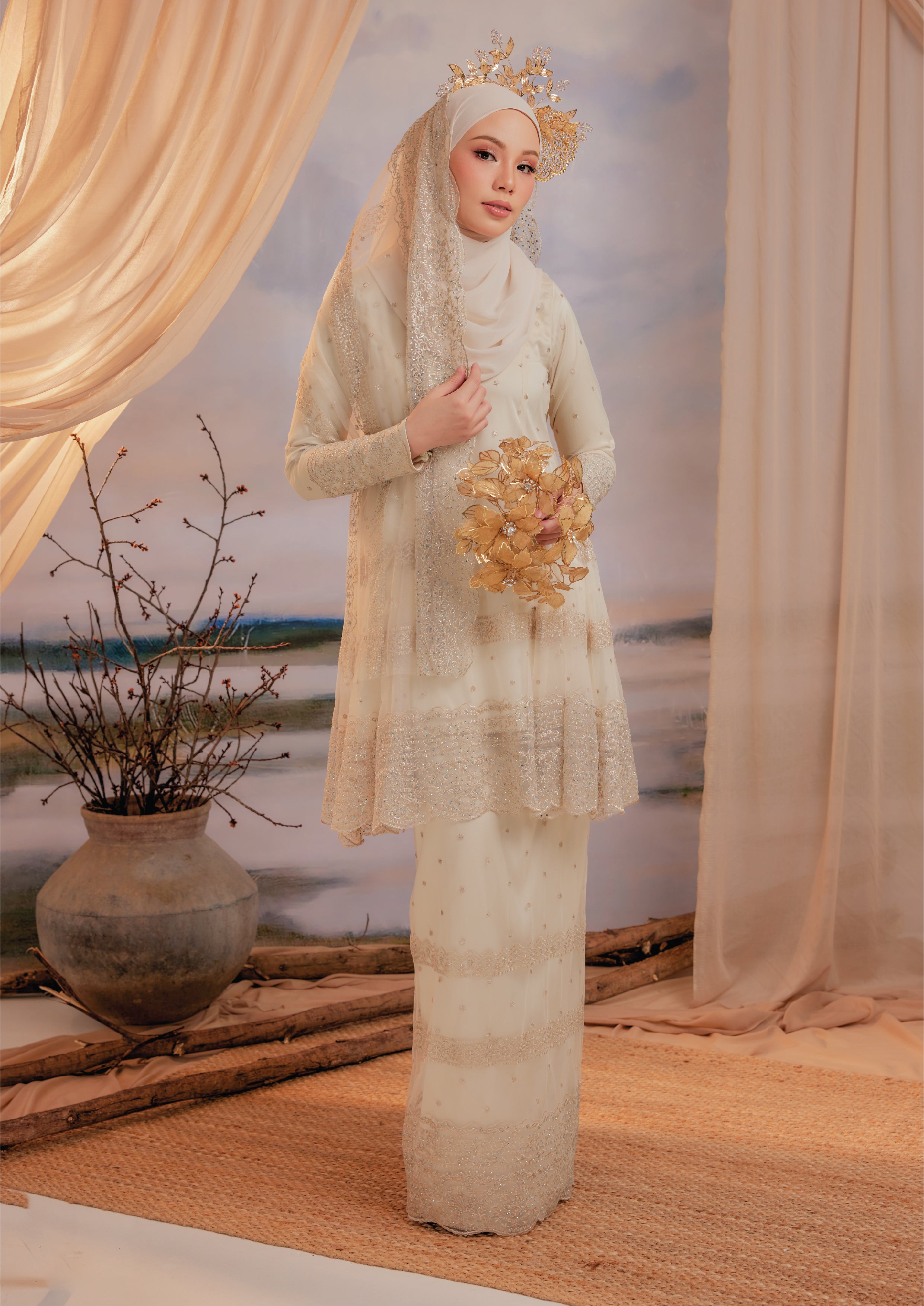 Ratna Ivory – MINIMALACE