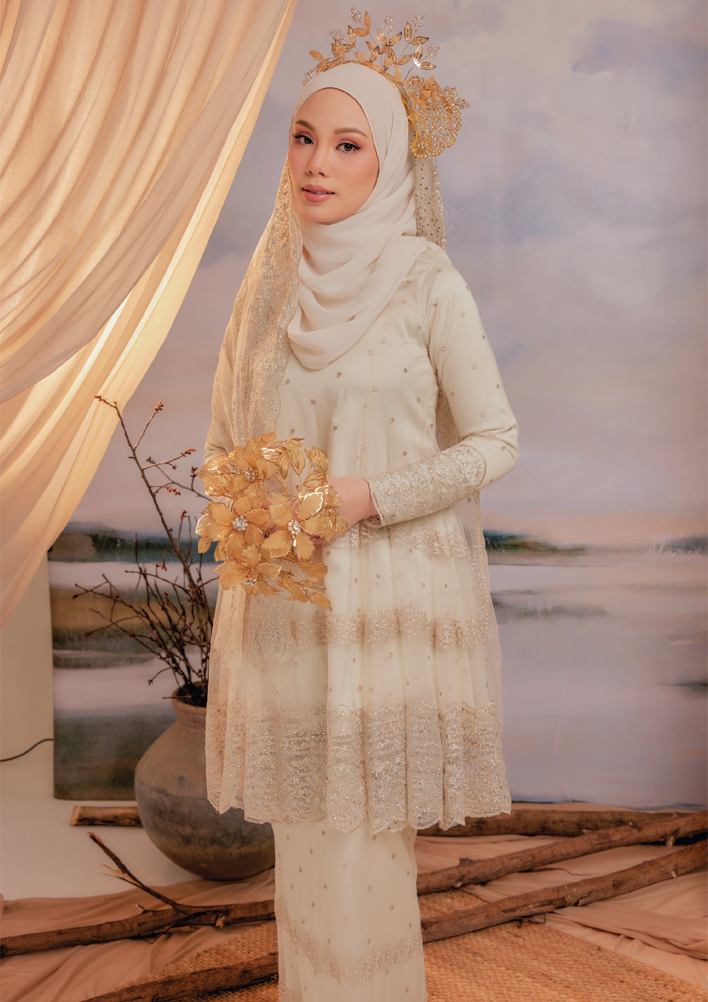 Ratna Ivory – MINIMALACE