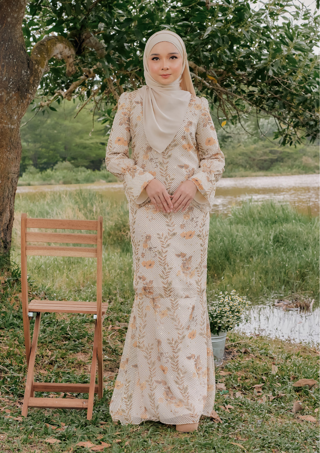 Ara Golden – MINIMALACE