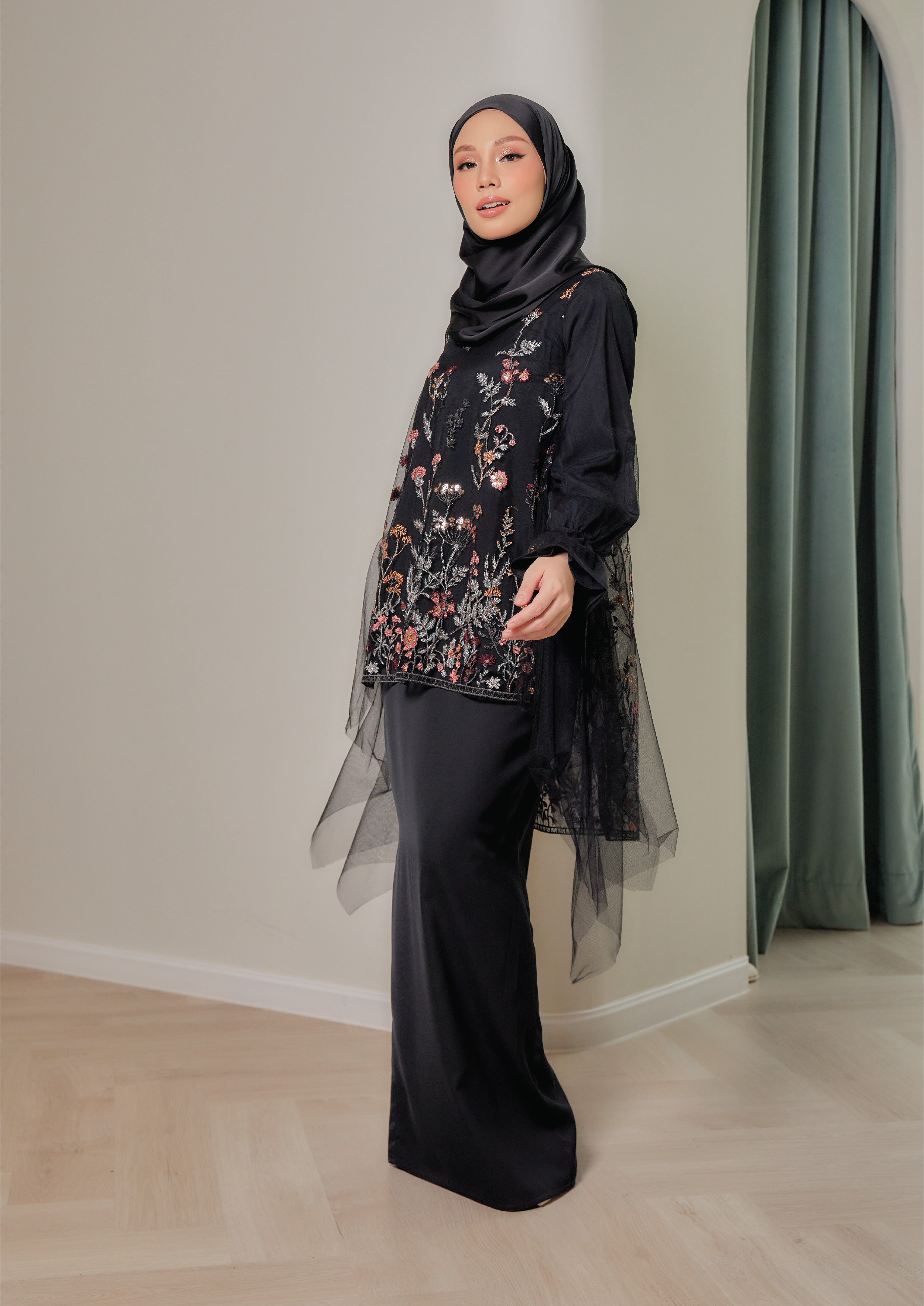 Antara Black – MINIMALACE