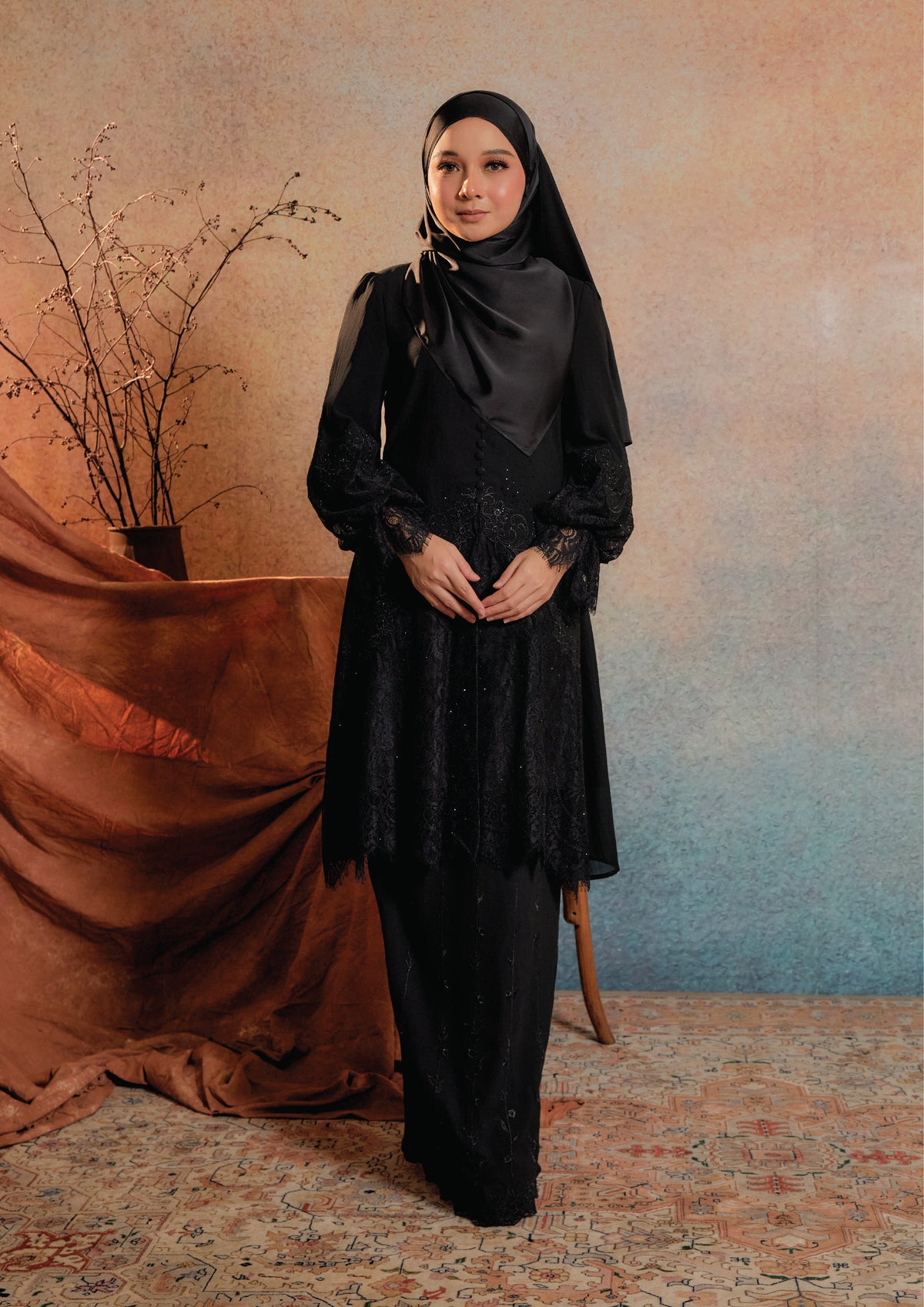 Balqis Black – MINIMALACE