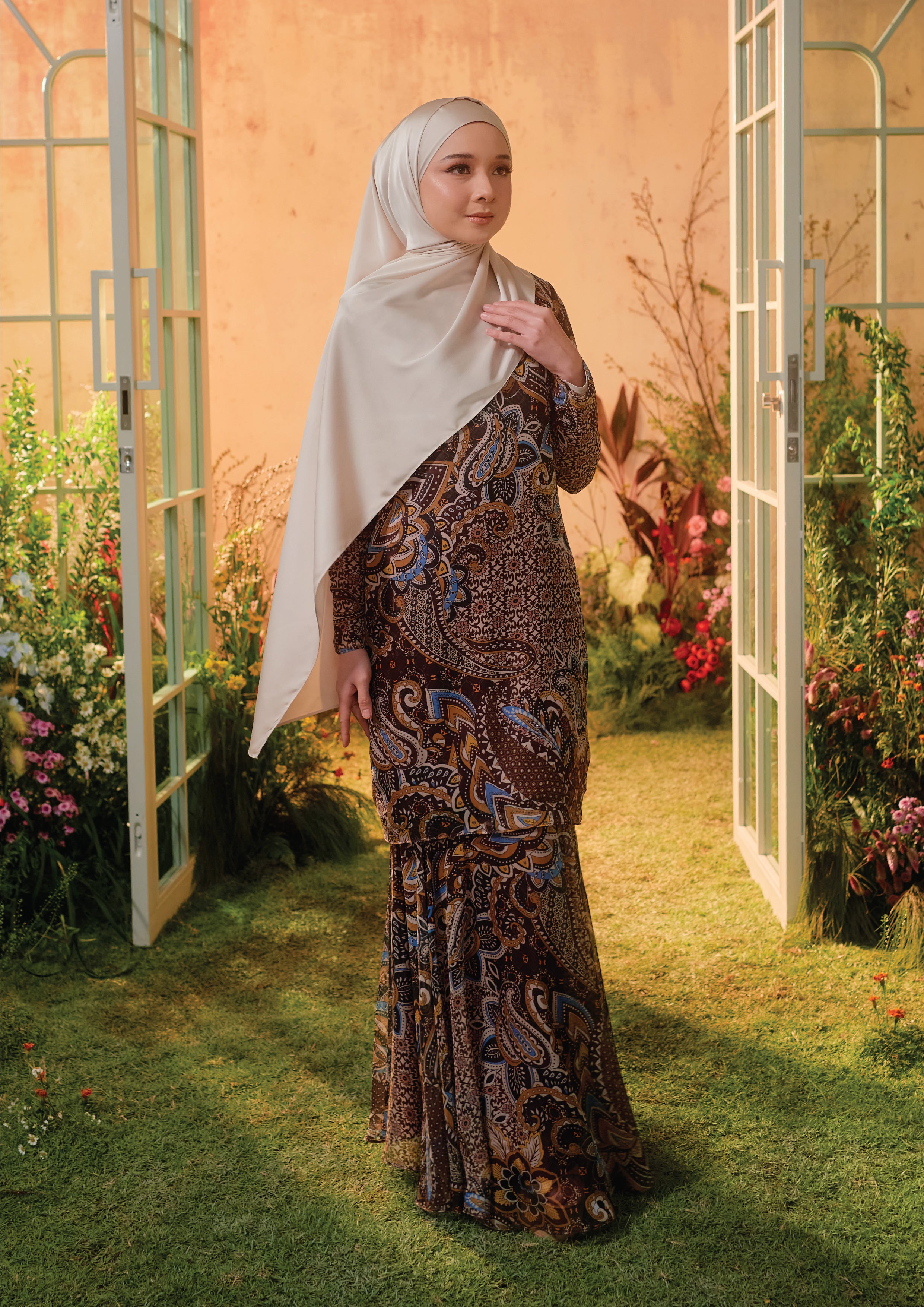 Kyra Burnt Walnut – MINIMALACE