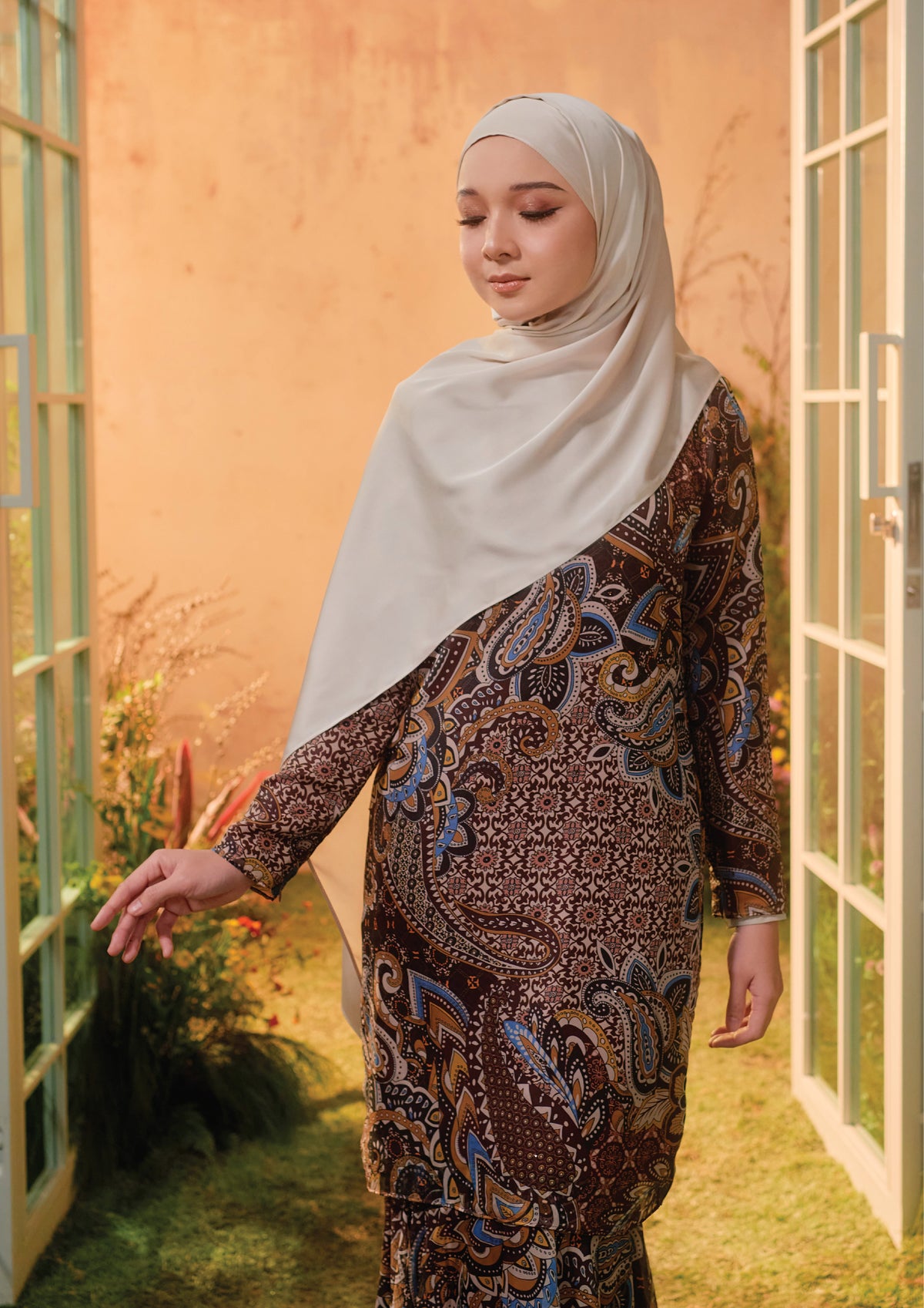 Kyra Burnt Walnut – MINIMALACE