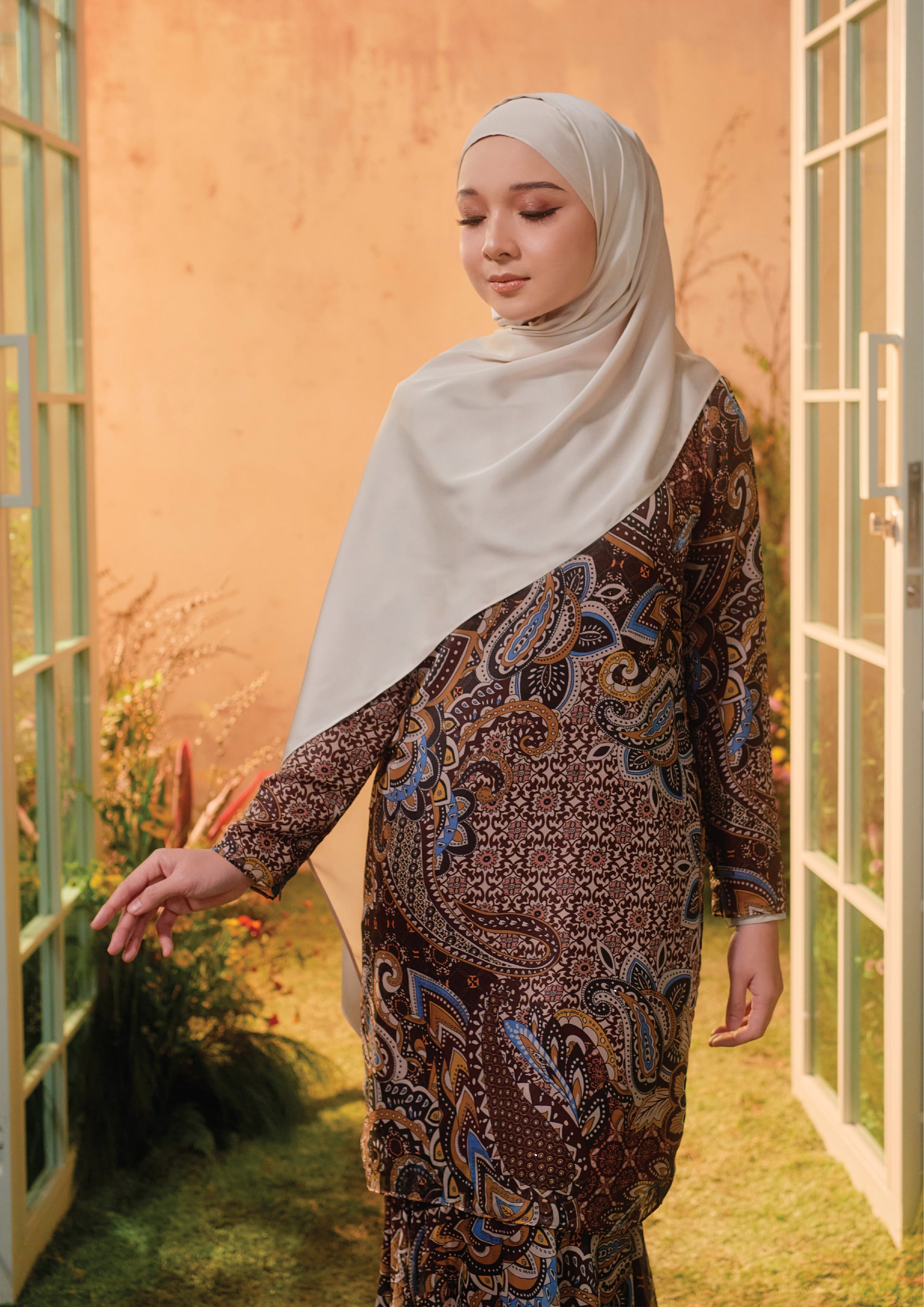 Kyra Burnt Walnut – MINIMALACE