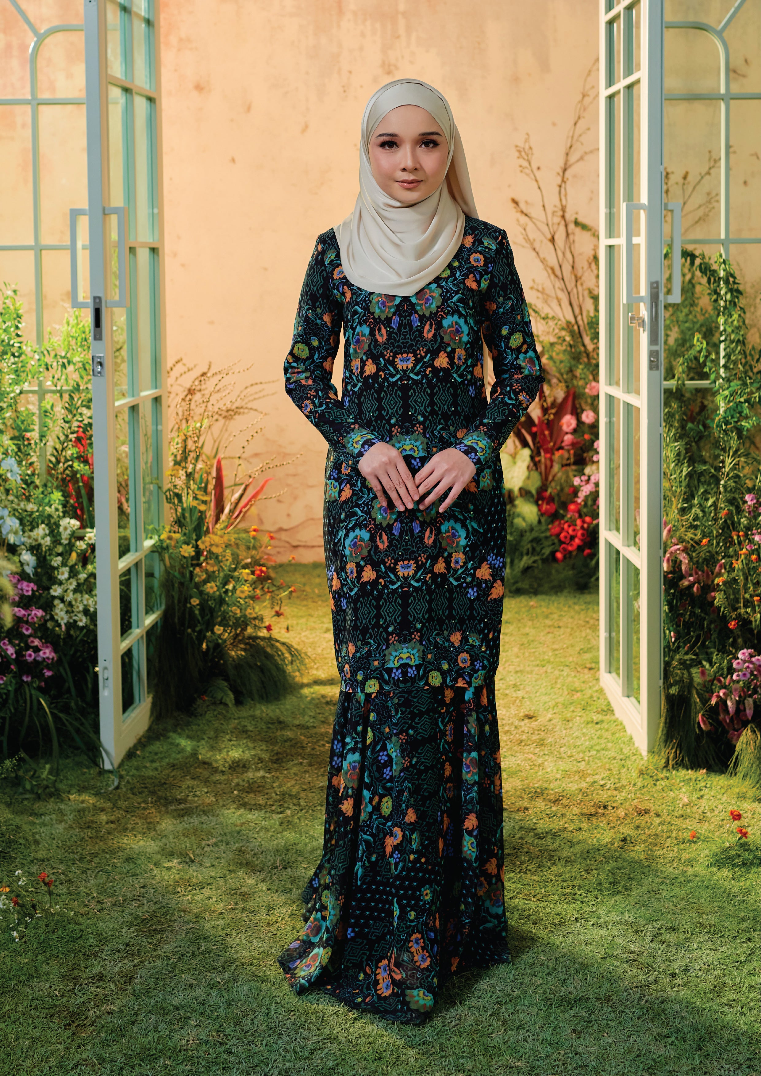 Kyra Dark Raven – MINIMALACE