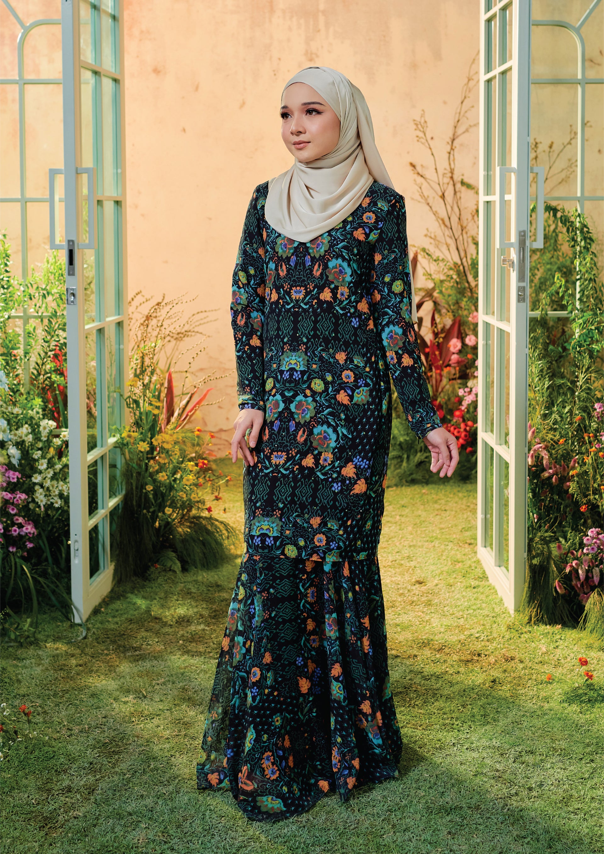 Kyra Dark Raven – MINIMALACE