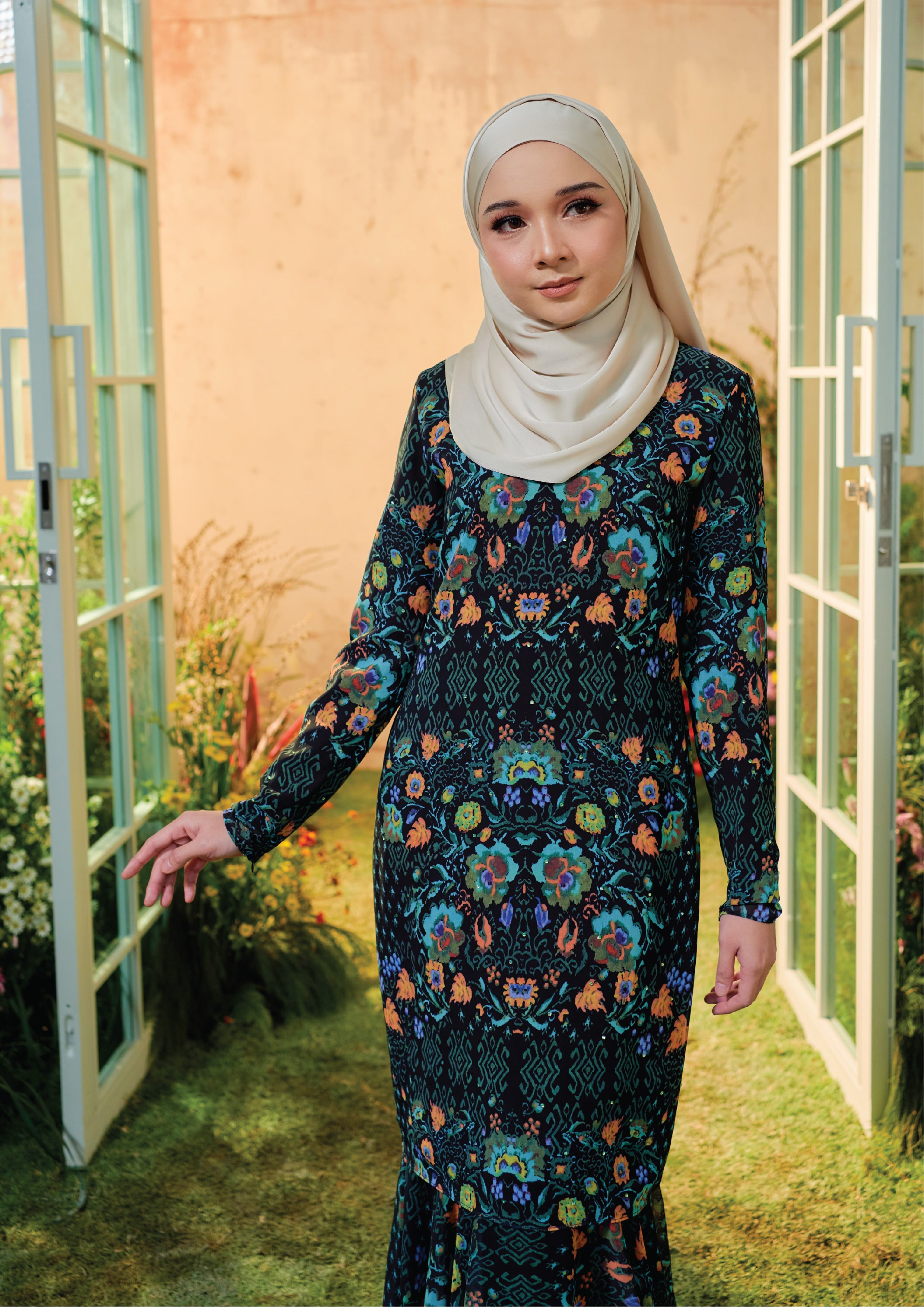 Kyra Dark Raven – MINIMALACE