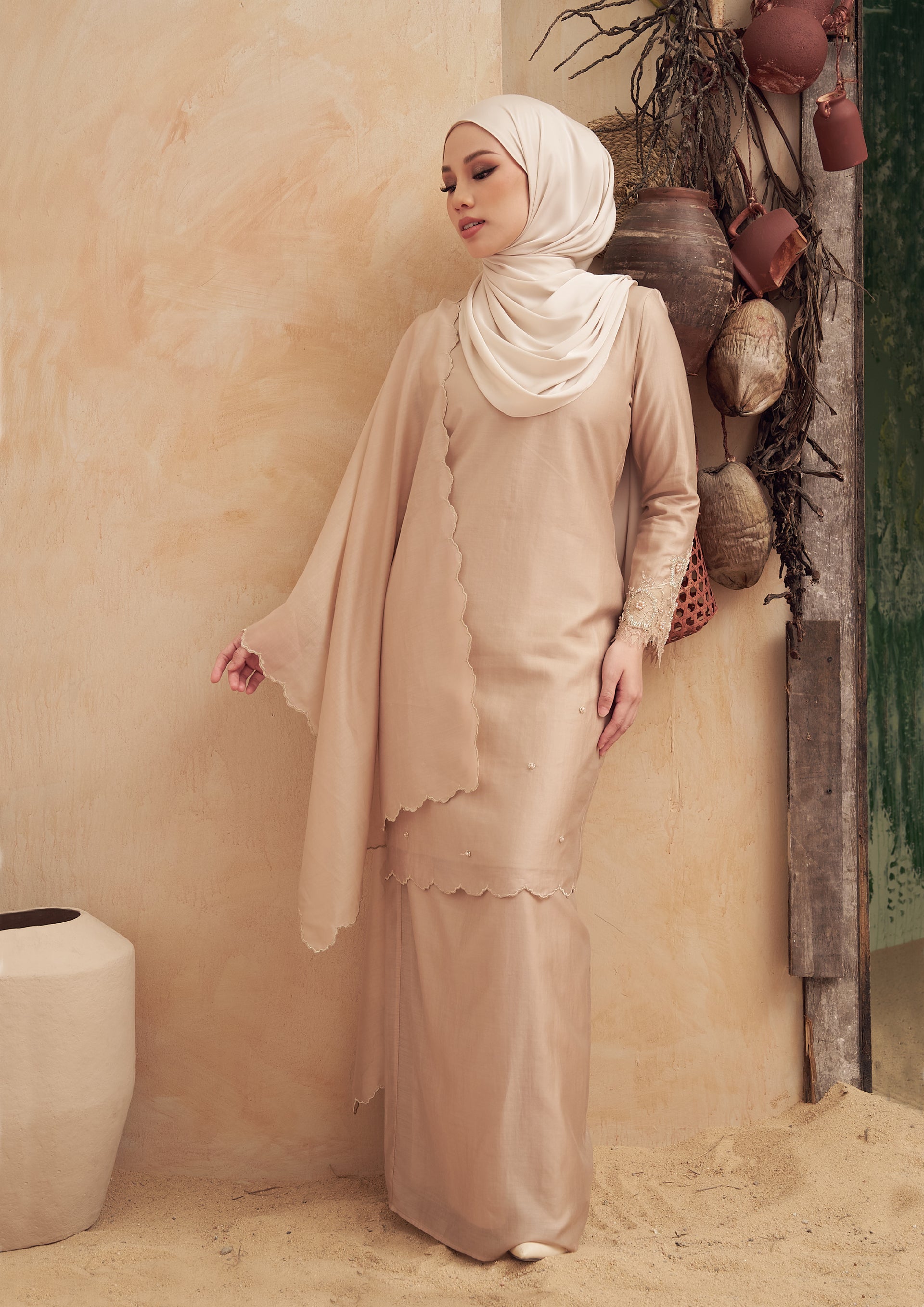 Hessa Dust Champagne – MINIMALACE