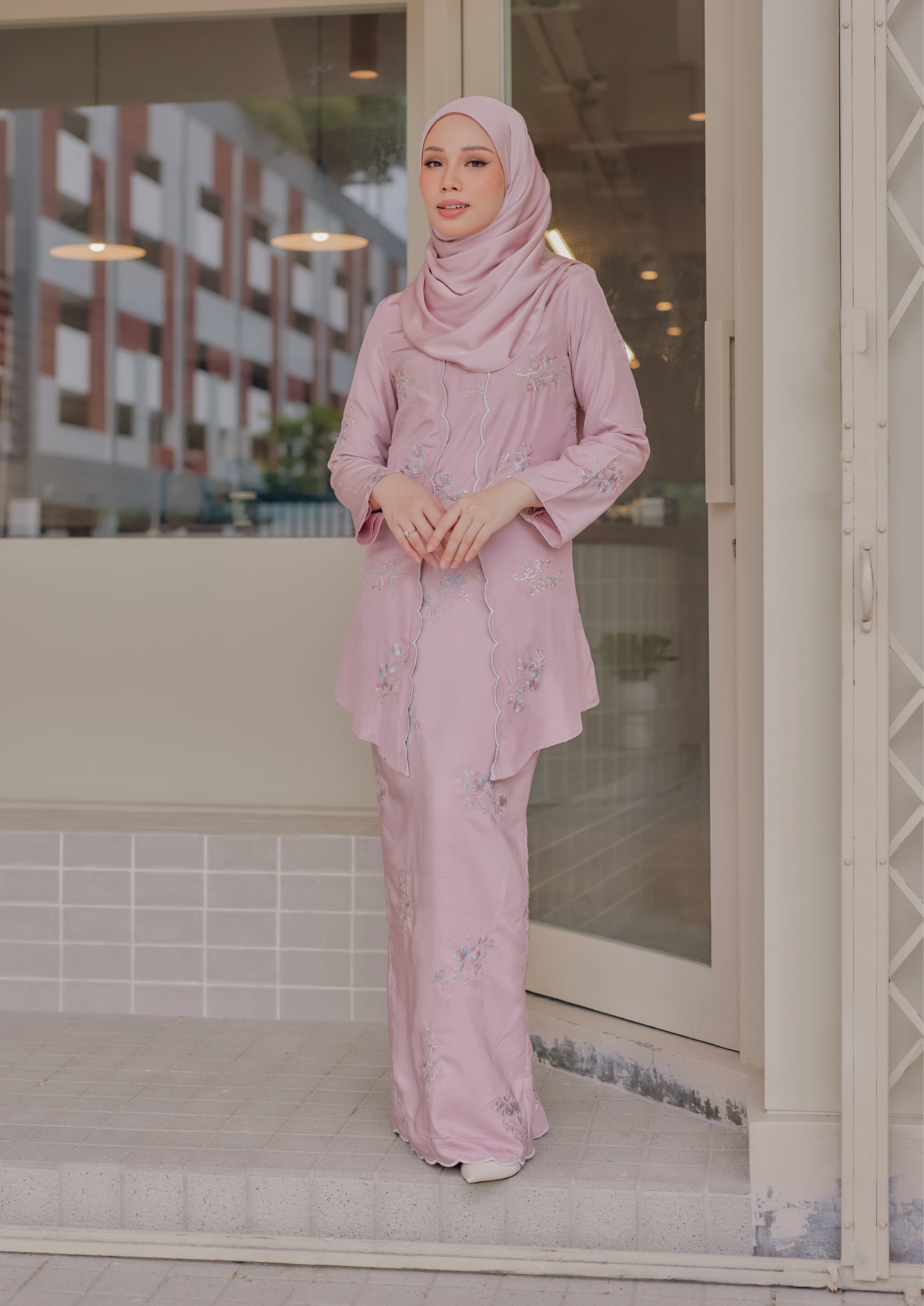 Laira Pink – MINIMALACE