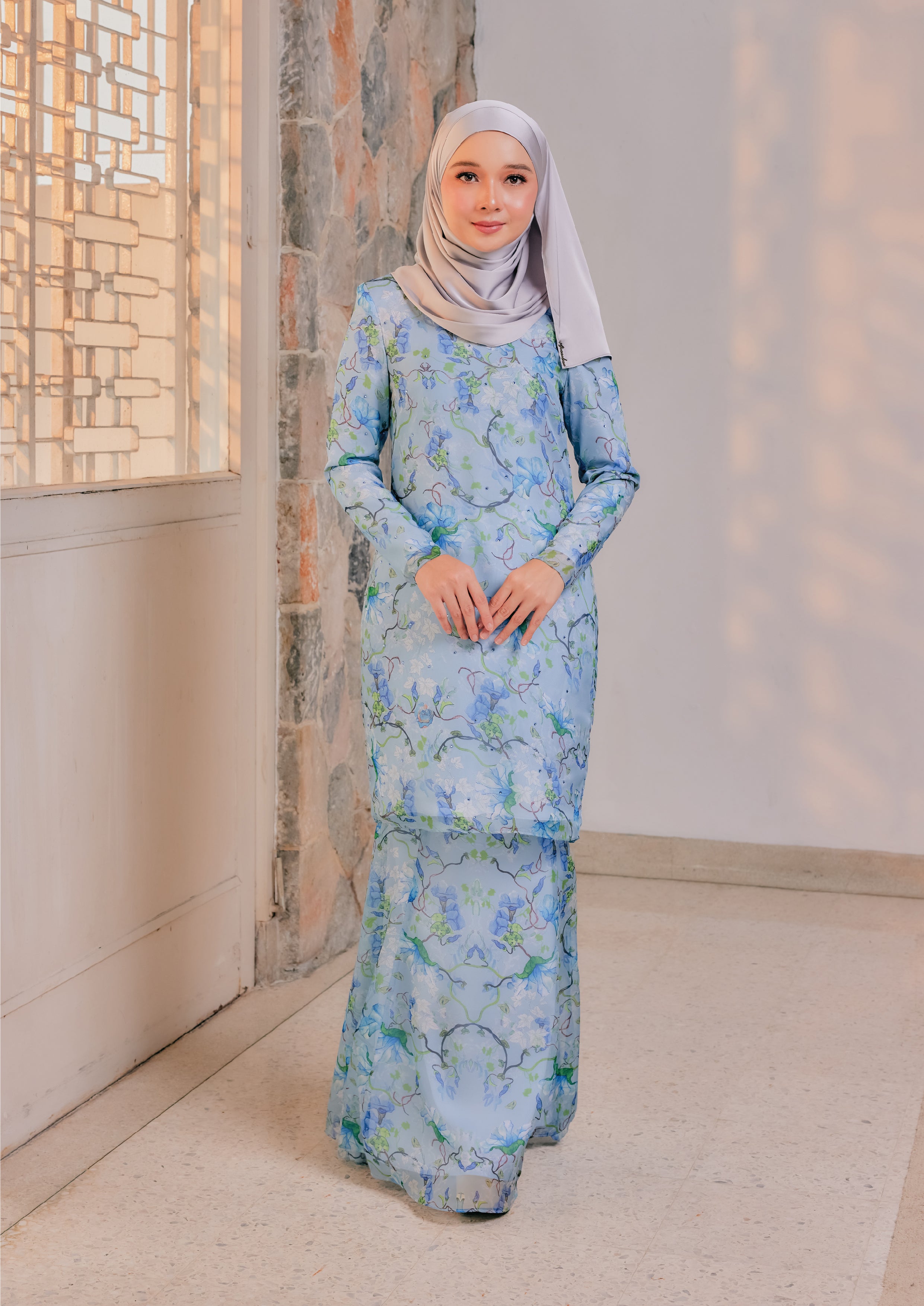 Nayla Maya Blue – MINIMALACE