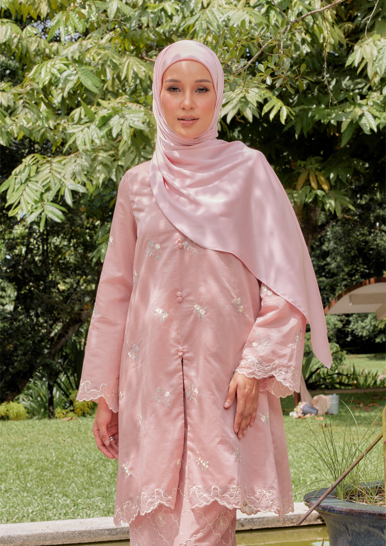 Nada Pink – MINIMALACE