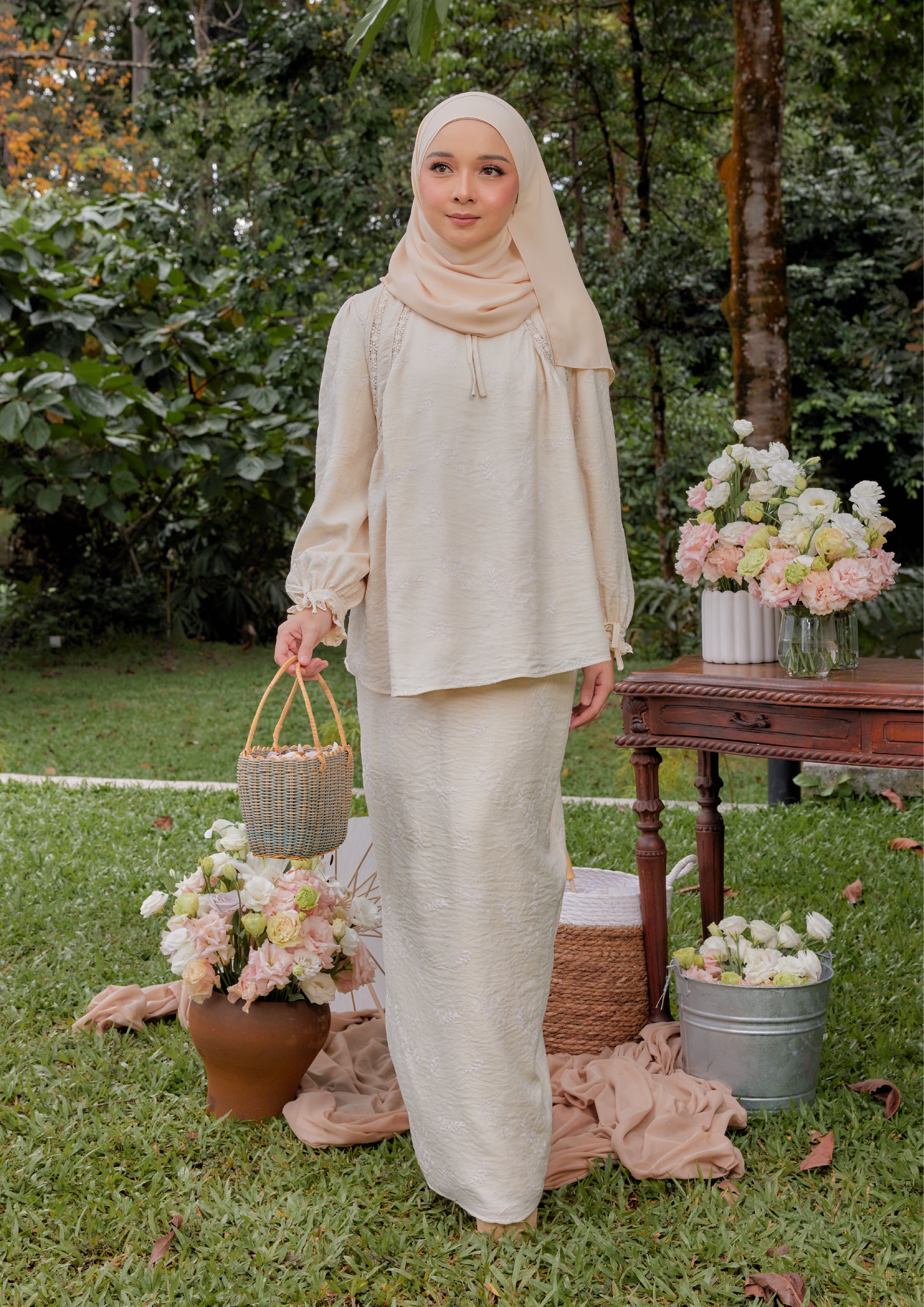 Nelly Pearl – MINIMALACE