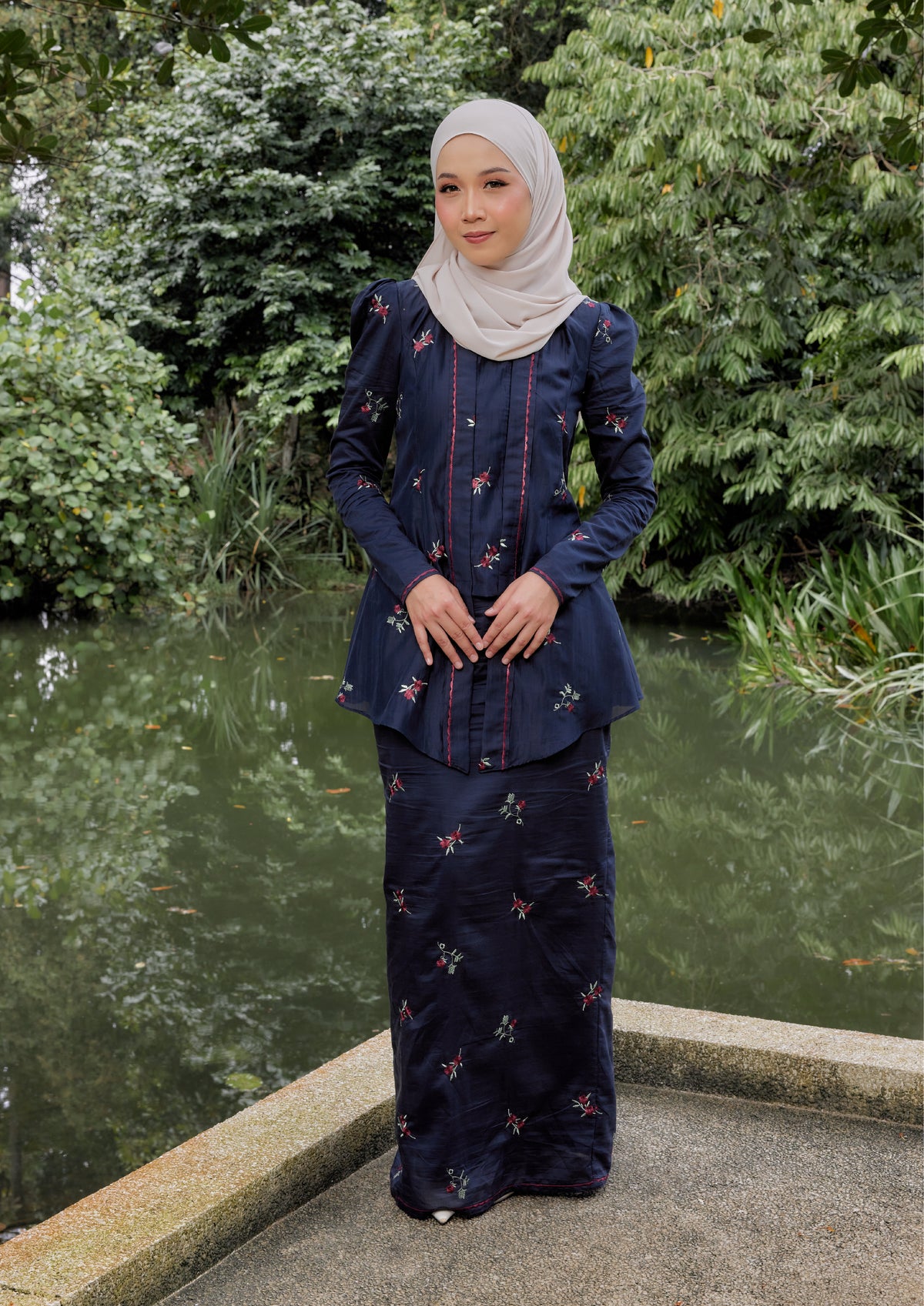 Sarimah Navy Blue – MINIMALACE