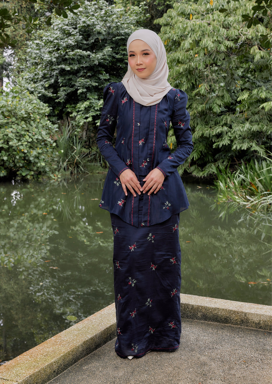 Sarimah Navy Blue – MINIMALACE