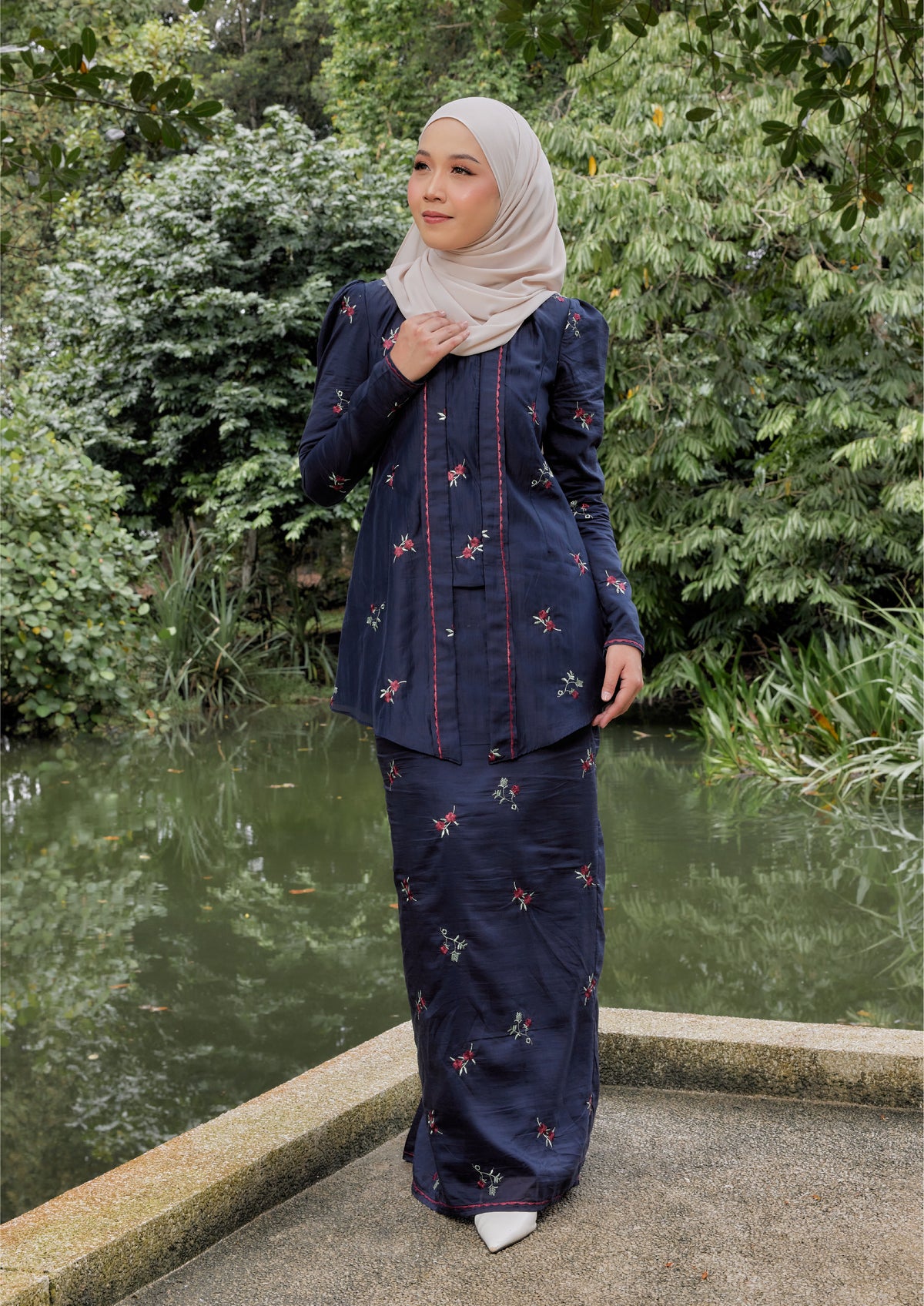 Sarimah Navy Blue – MINIMALACE
