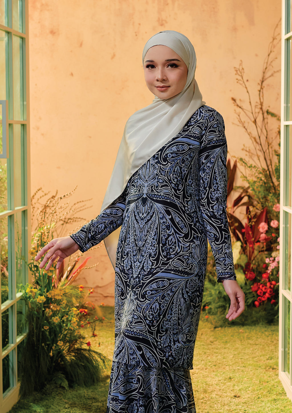 Kyra Serenity Black – MINIMALACE