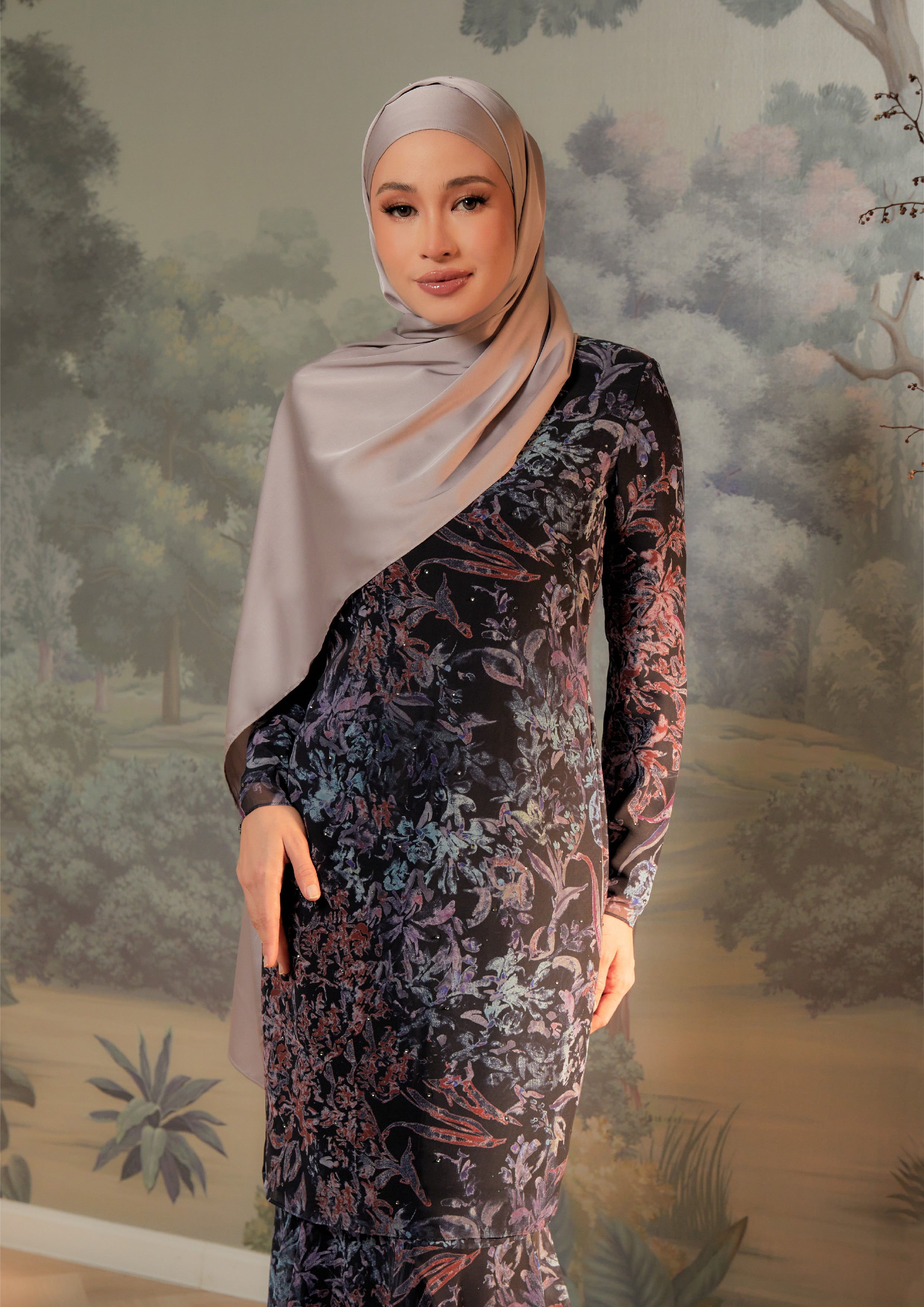 Kyra Raya Dark Eclipse – MINIMALACE