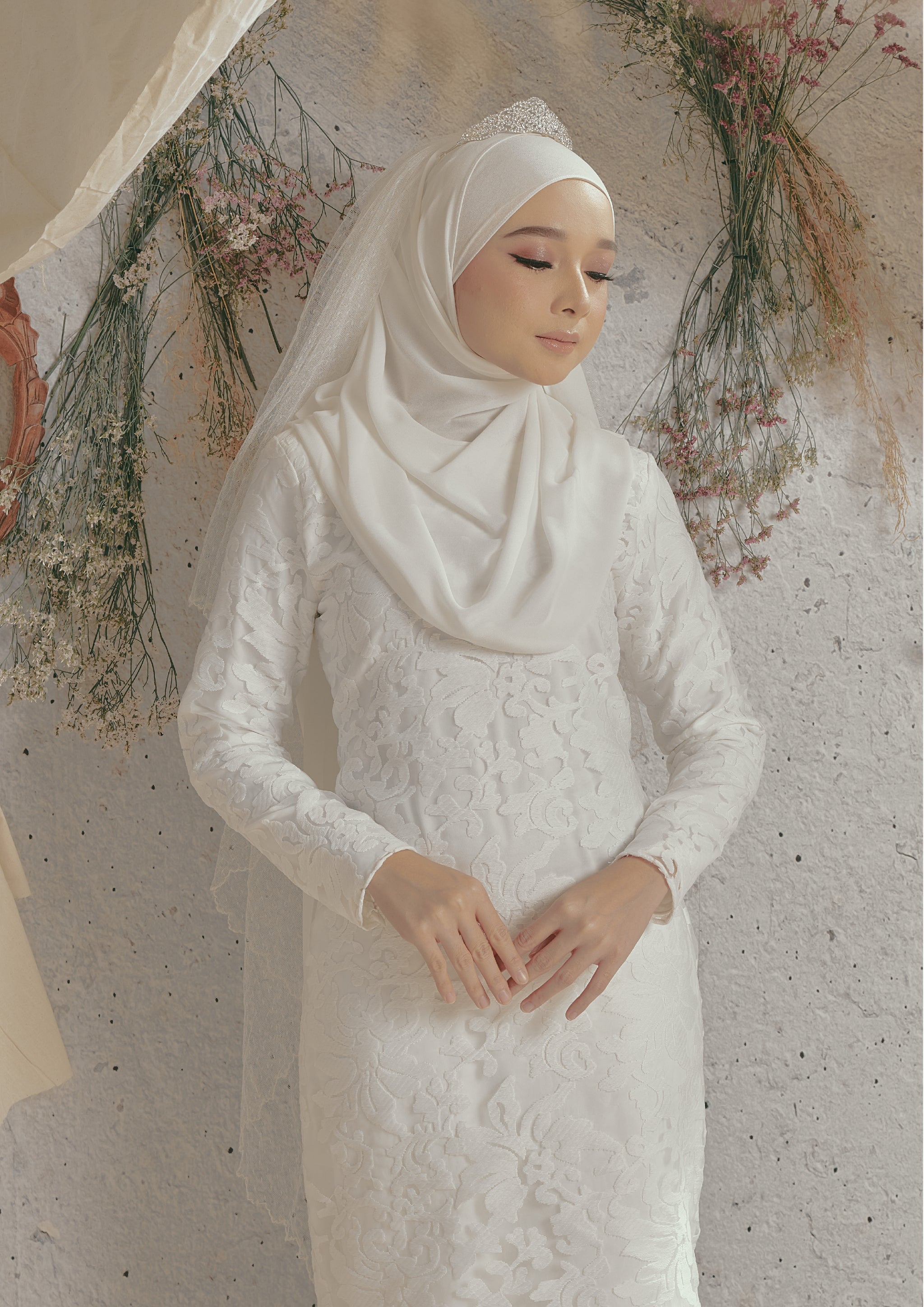Alice White – MINIMALACE SDN BHD