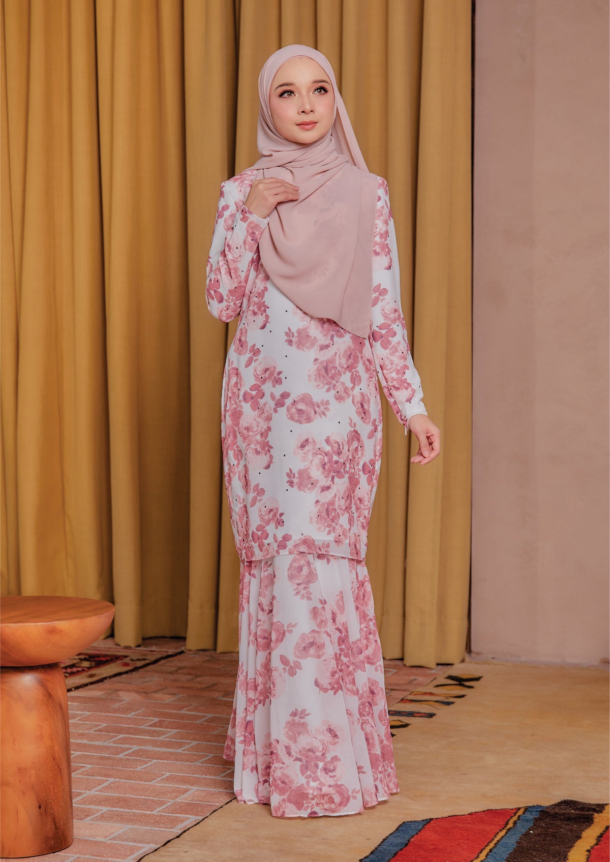 Kyra Raya Rose Blossom – MINIMALACE